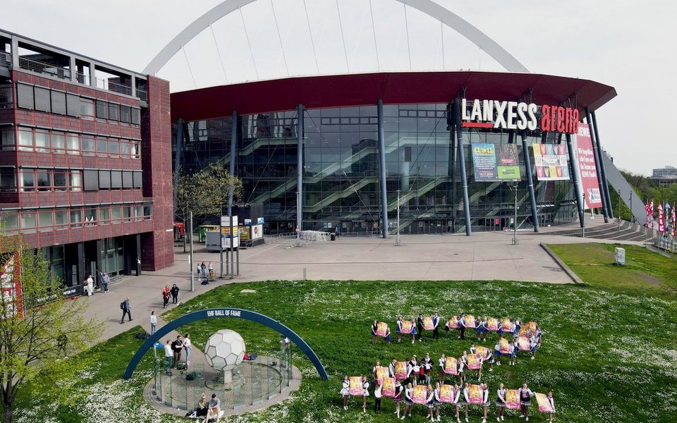 Lachende Fc Arena Koln